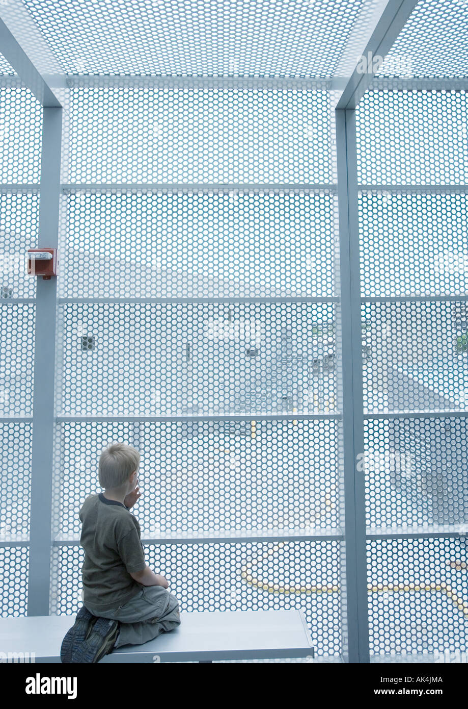 Children in detention cages hi-res stock photography and images - Alamy