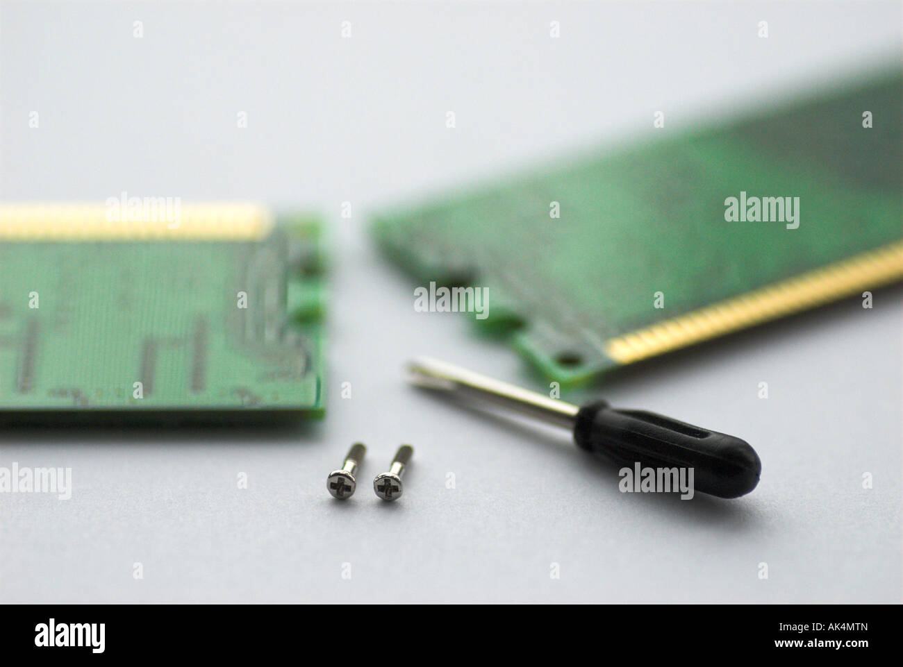 Memory boards, screwdriver and two screws Stock Photo - Alamy