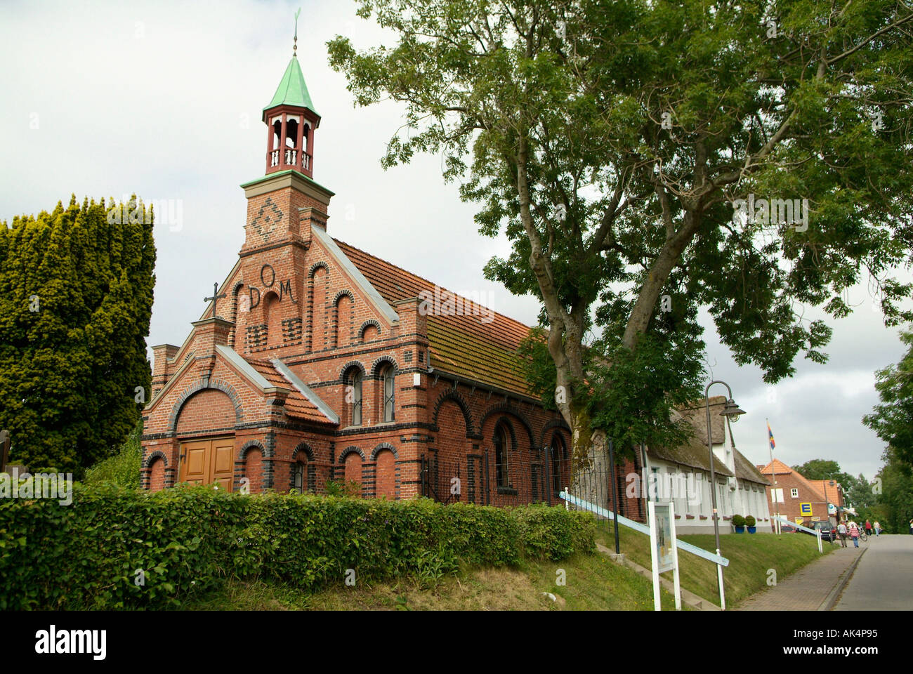 röm kath kirche st knud in süden nordstrand Stock Photo - Alamy