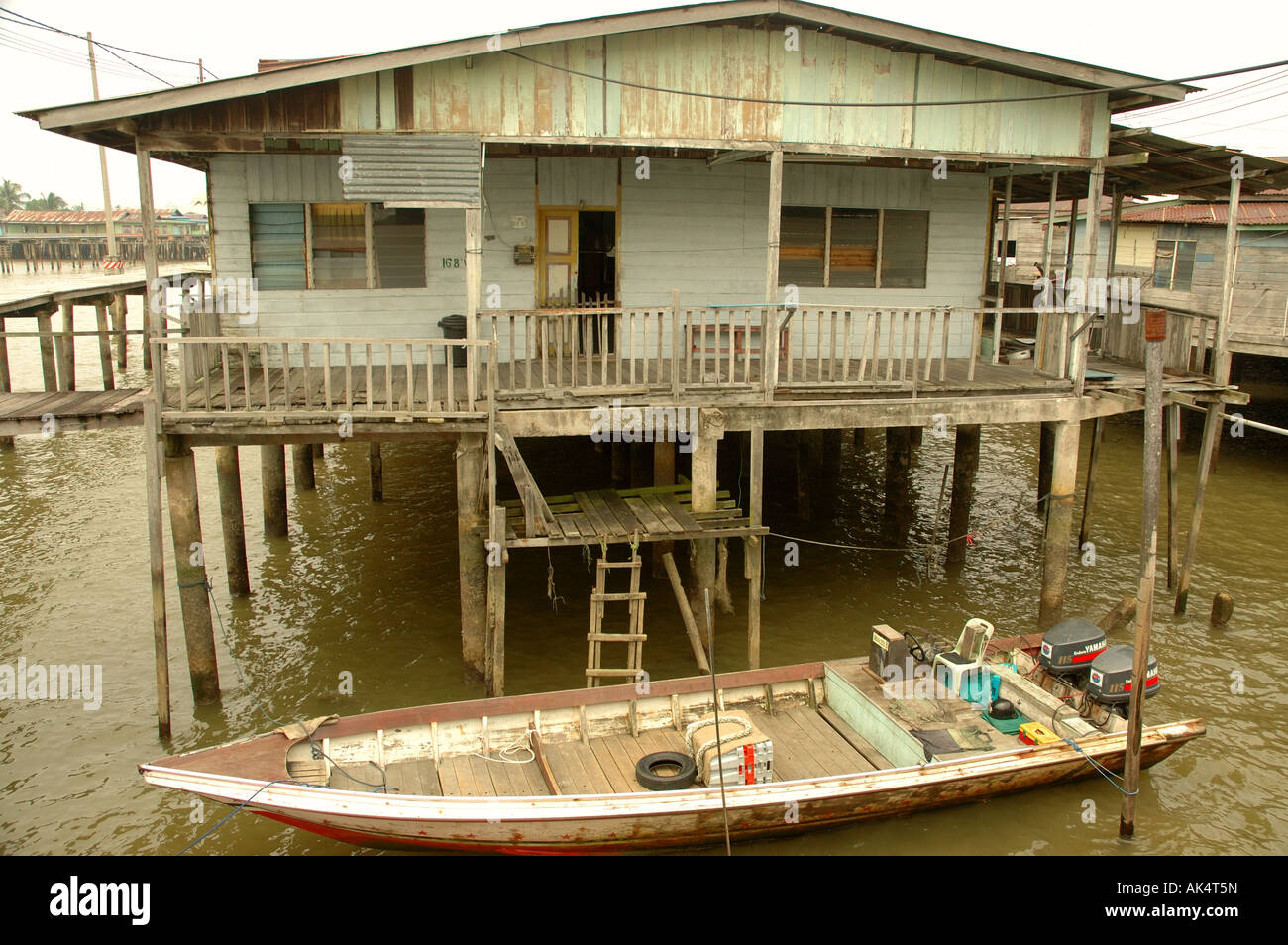 Wooden shanty shacks built on stilts in Bandar Seri Begawan in Brunei ...