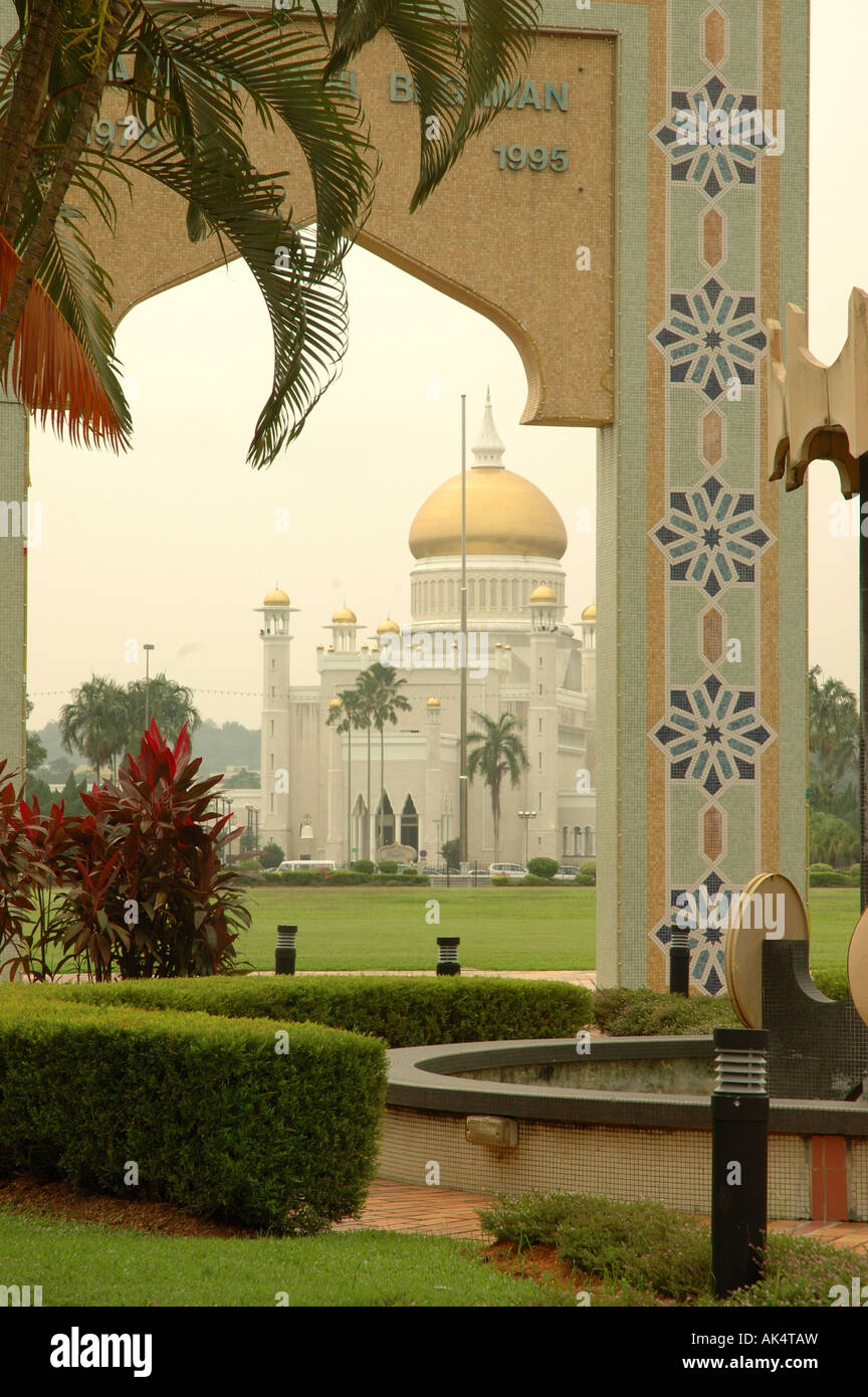 Mosque in Bandar Seri Begawan Stock Photo - Alamy