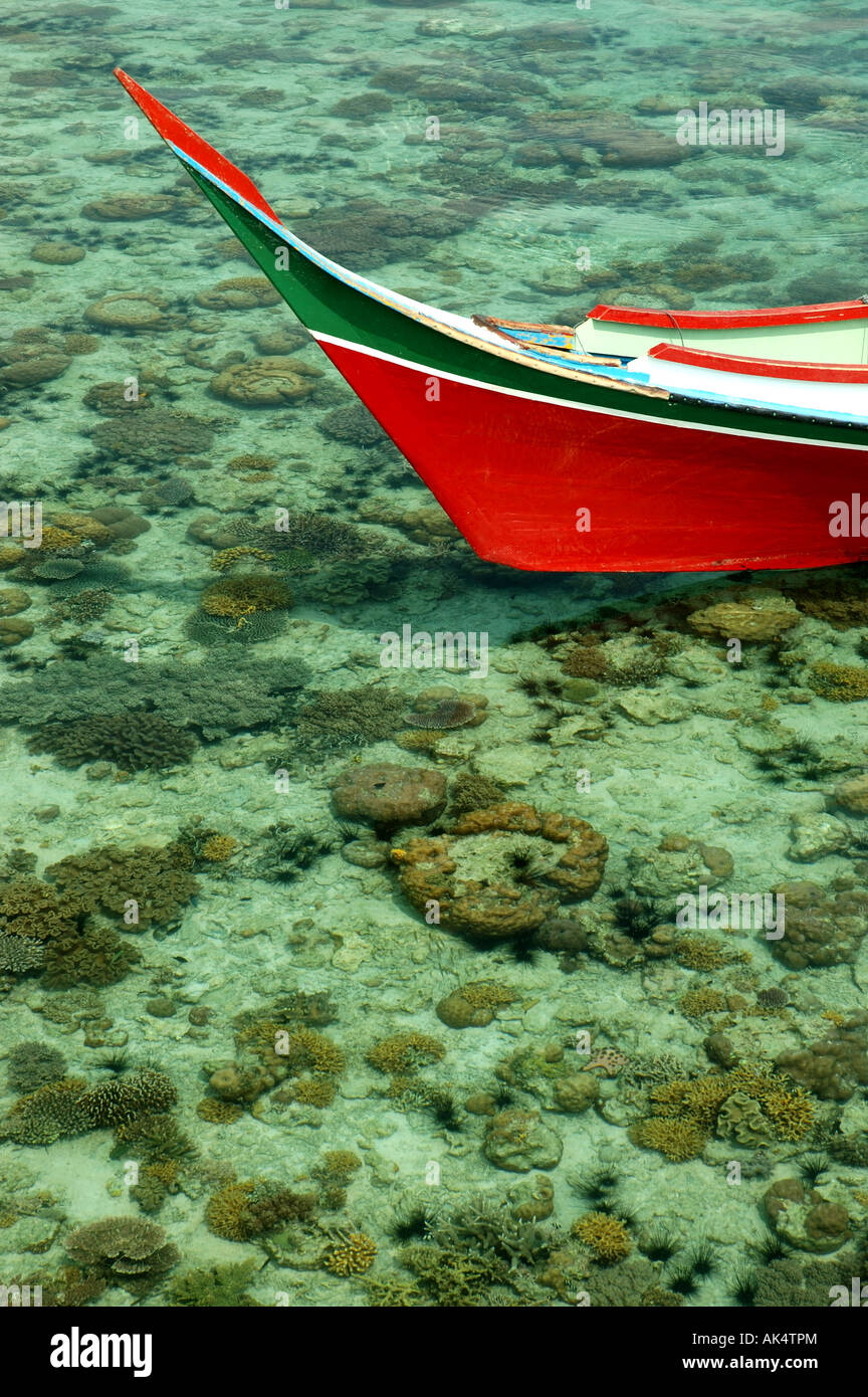 Canoe on the turquoise waters of Mabul Island in Borneo Stock Photo - Alamy