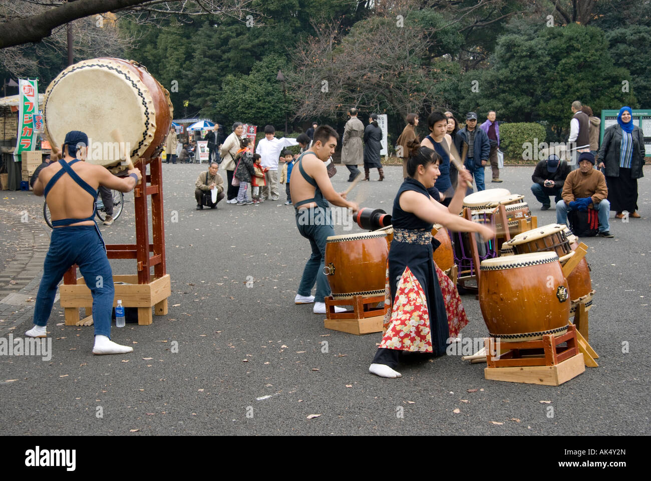 Japanese musicians performing in Ueno Park, Tokyo Stock Photo - Alamy