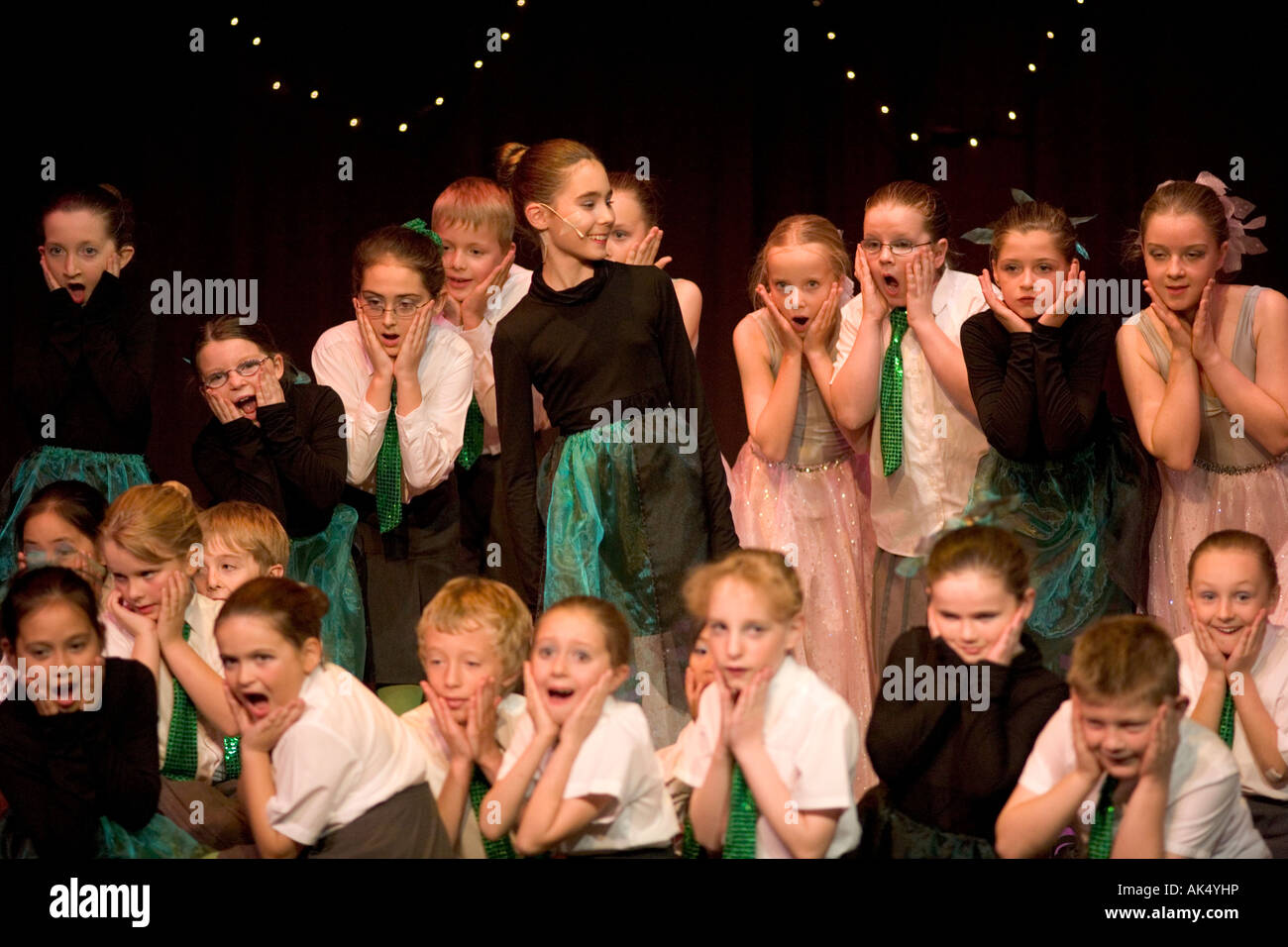 Ballet chorus hi-res stock photography and images - Alamy