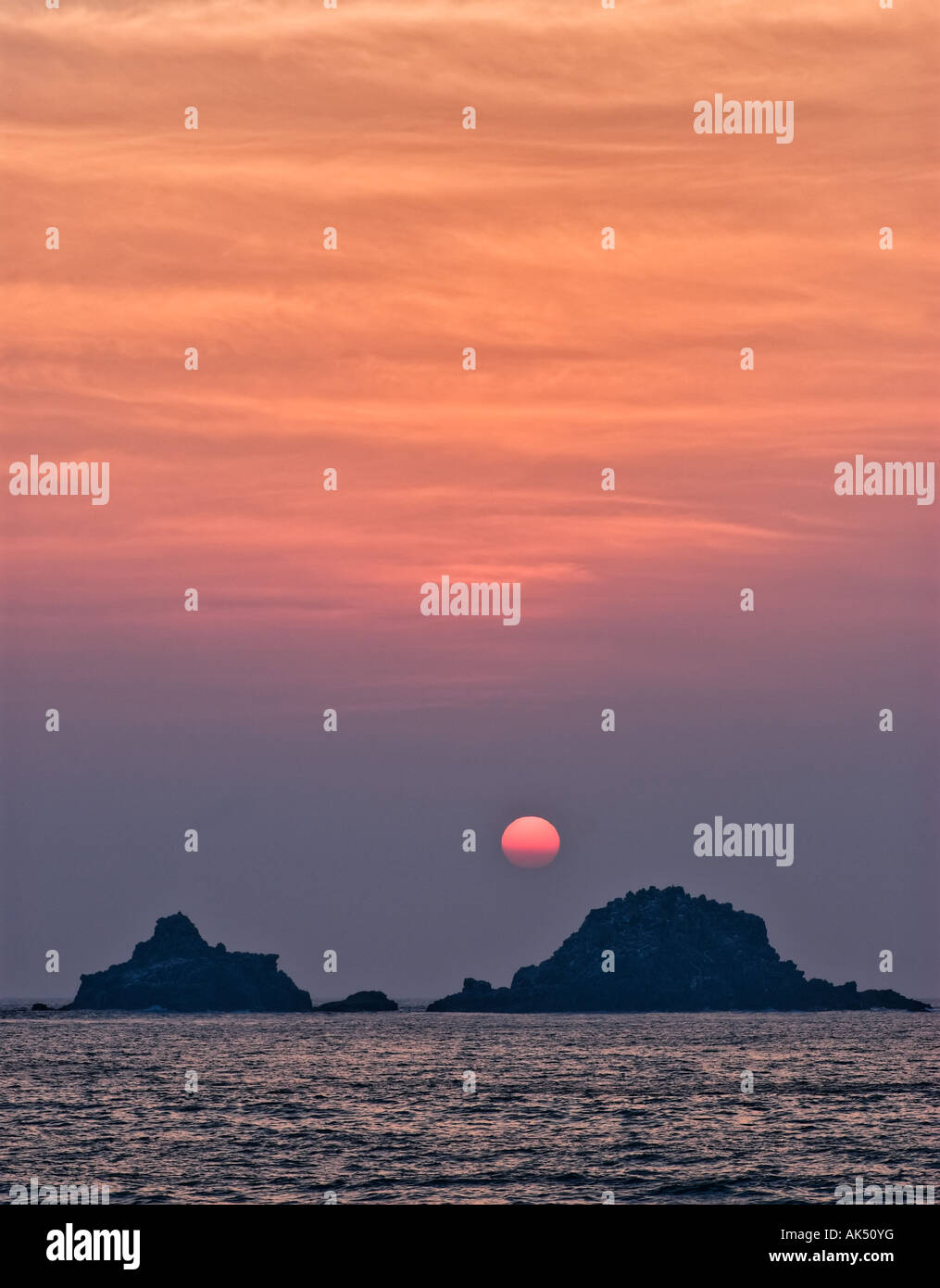 beautiful sunset cornish coast Stock Photo - Alamy