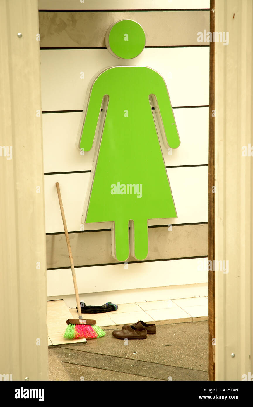 Cleaner ladies hi-res stock photography and images - Alamy