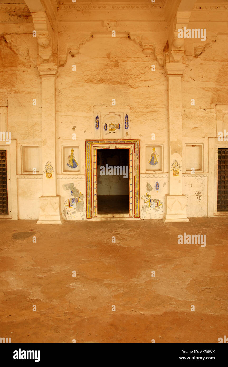Decorated and decaying interior of Bundi Fort in Rajasthan Stock Photo ...