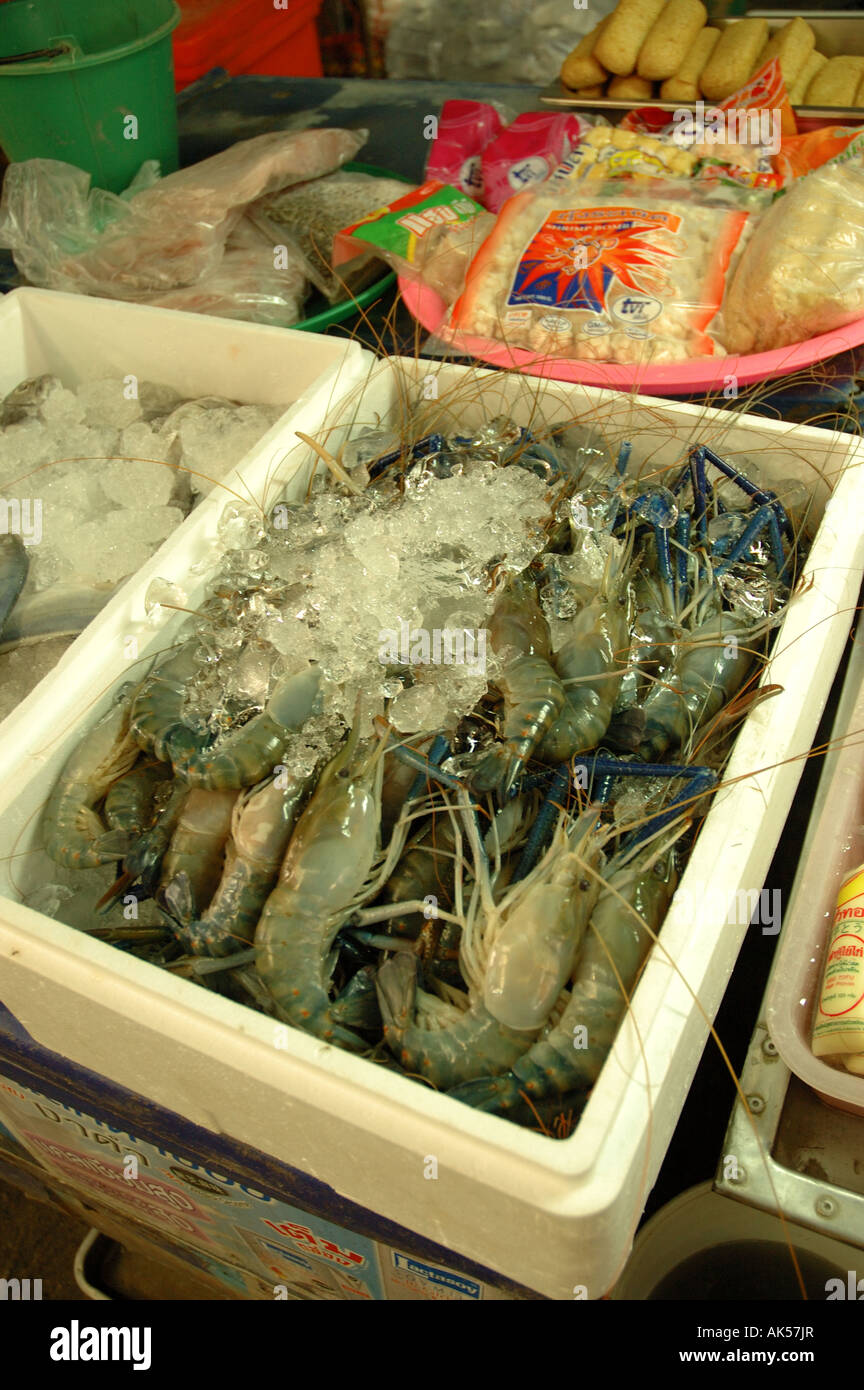 Blue prawns in a Thai market Stock Photo - Alamy