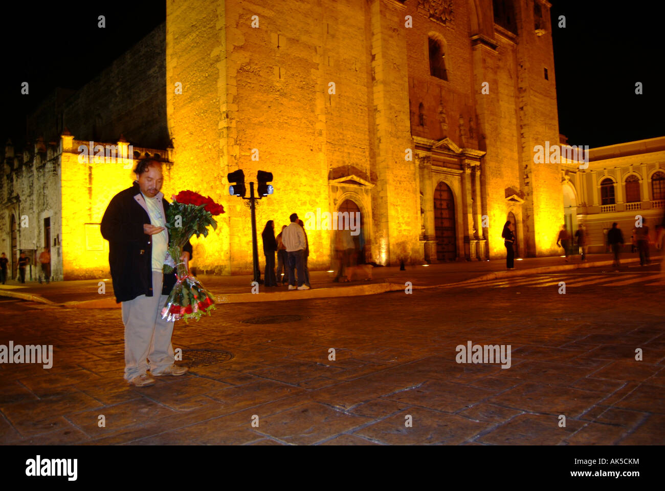 Street flower seller, Merida, Yucatan, Mexico Stock Photo - Alamy
