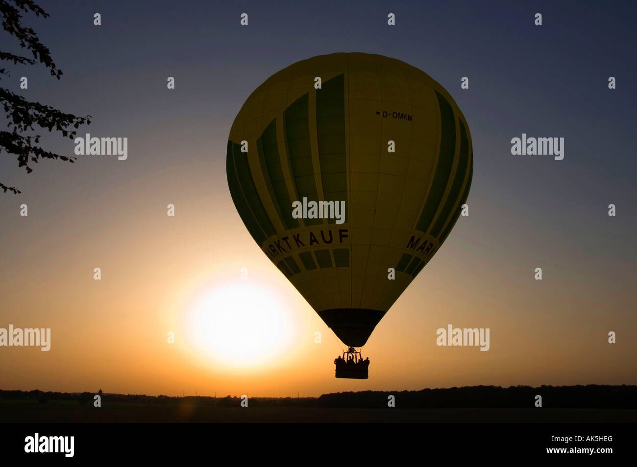 Captive balloon hi-res stock photography and images - Alamy