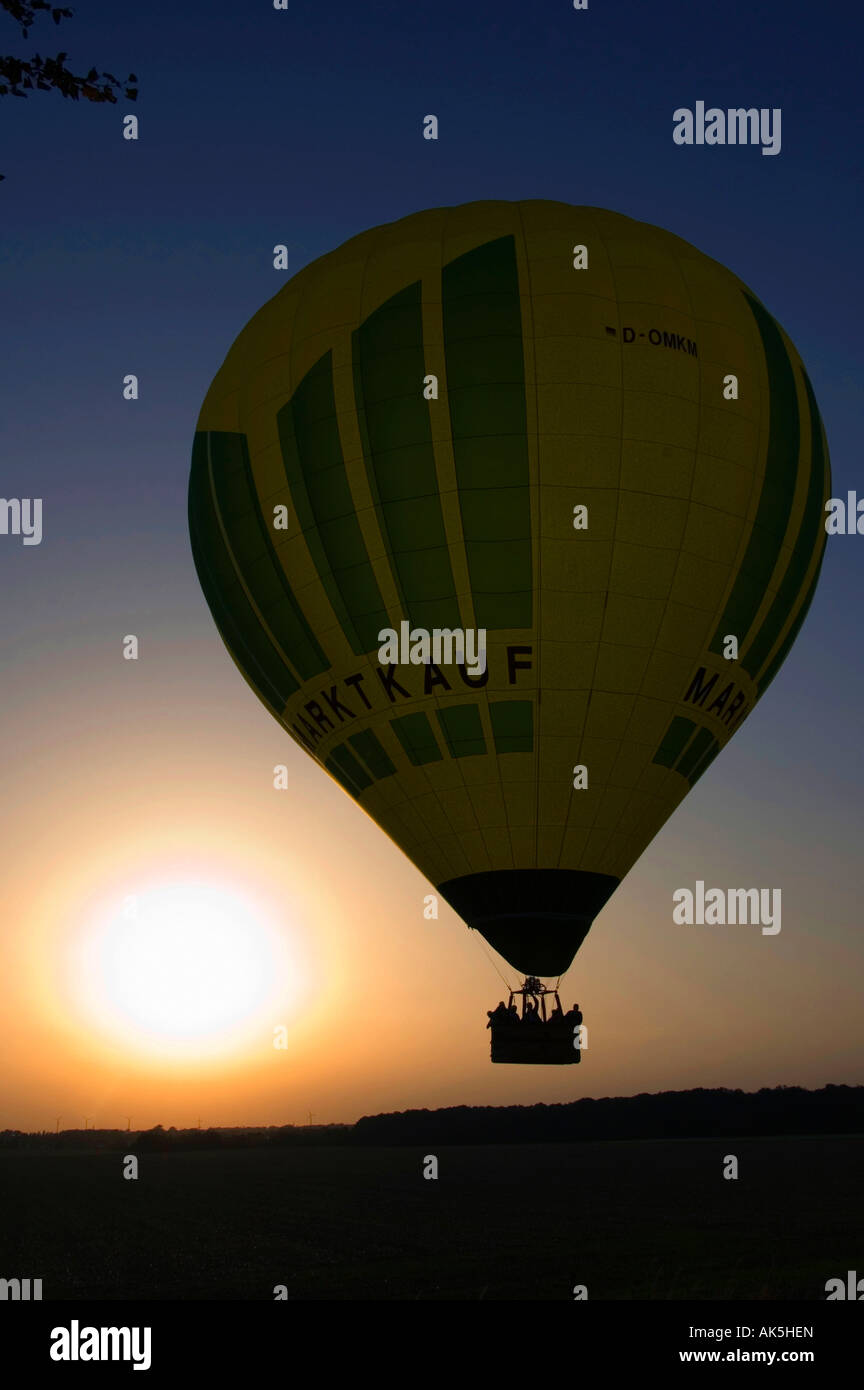 Captive balloon hi-res stock photography and images - Alamy