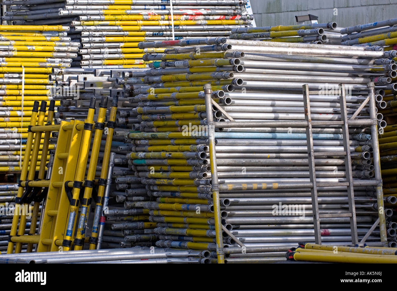 scaffolding piled up on construction site Stock Photo - Alamy
