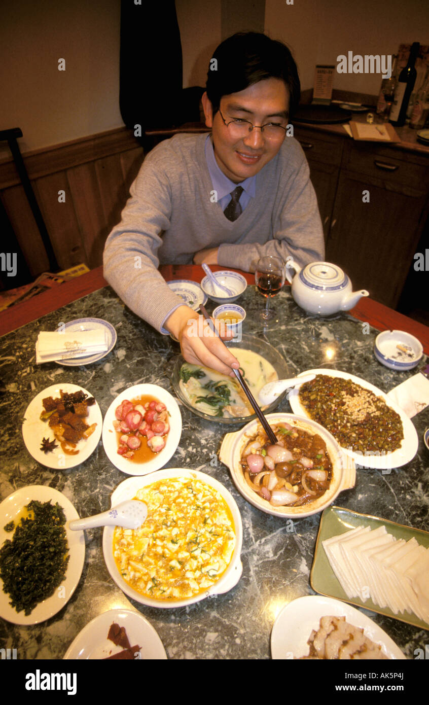 Asia, China, Nanjing. Diner at folk restaurant Stock Photo - Alamy