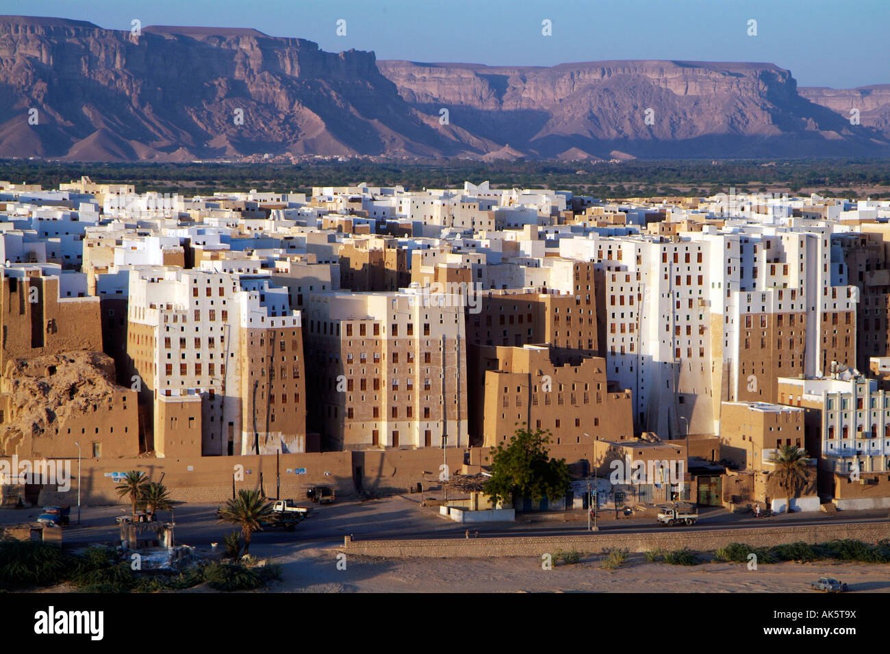 Shibam hi-res stock photography and images - Alamy