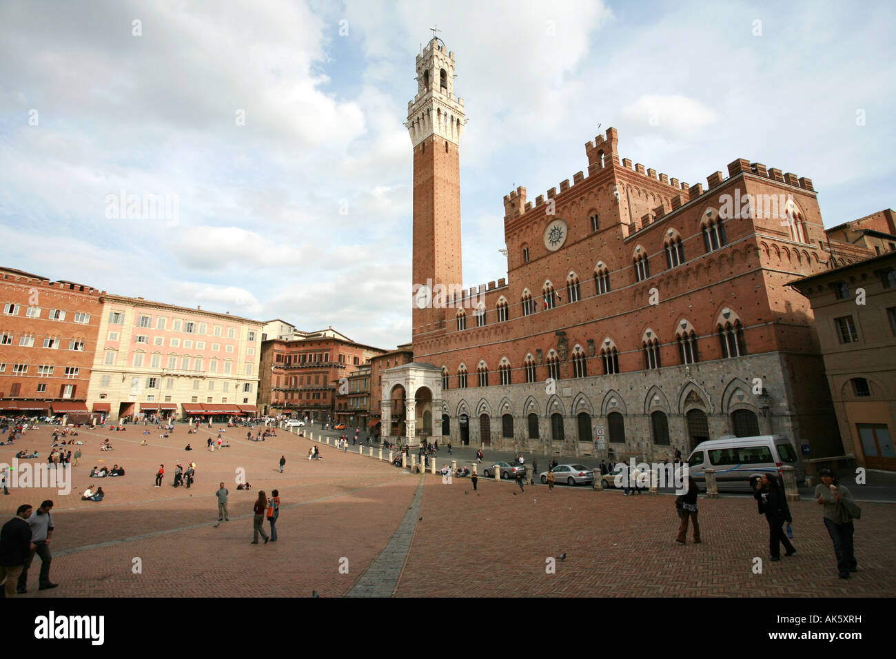 Tourists visit Piazza del Campo square in Sienna Tuscany with ...
