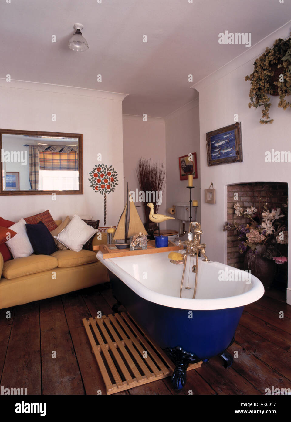 Bath tub wood flooring hi-res stock photography and images - Alamy