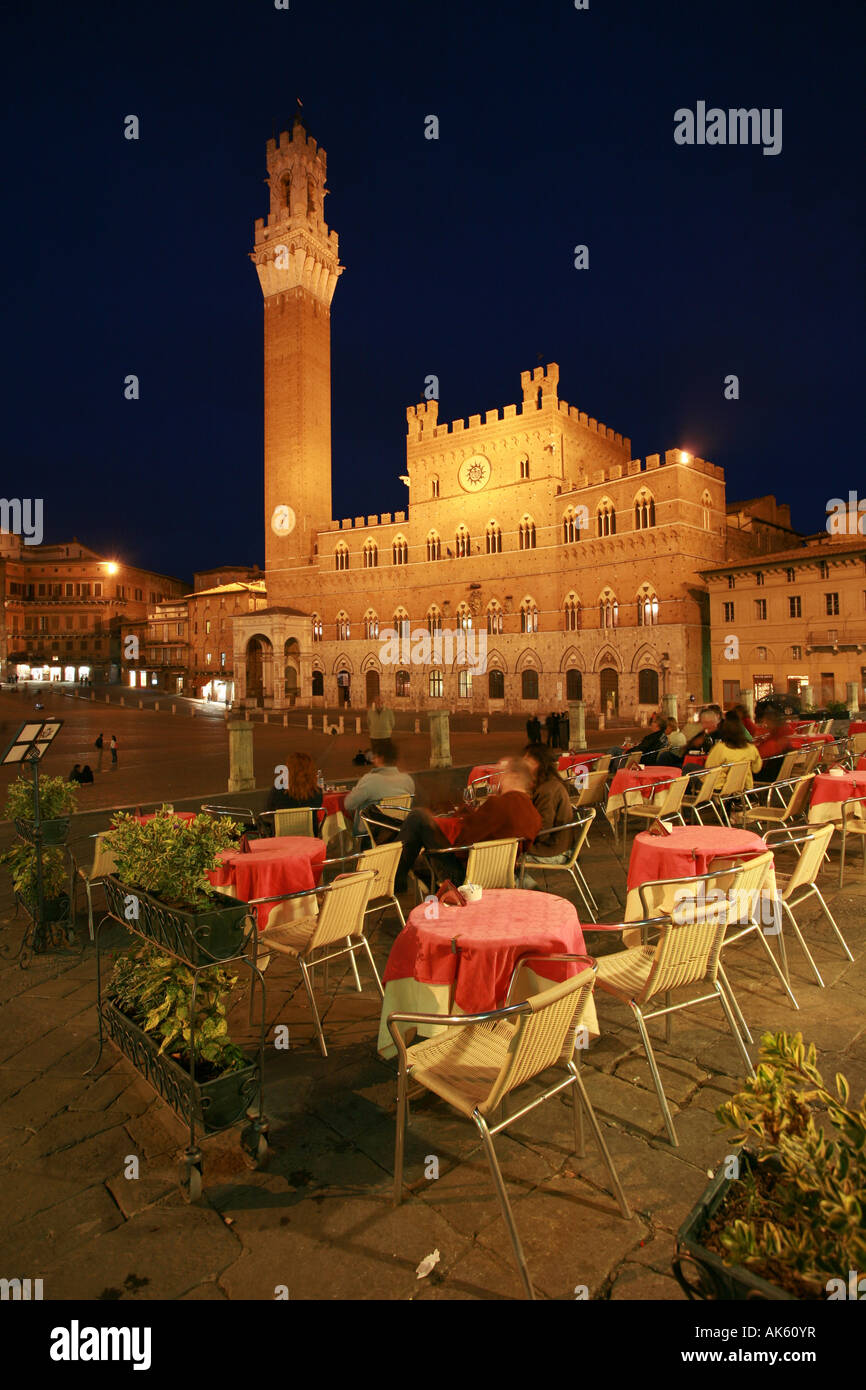 Tourists eat and drink street restaurants Piazza del Campo Sienna night ...