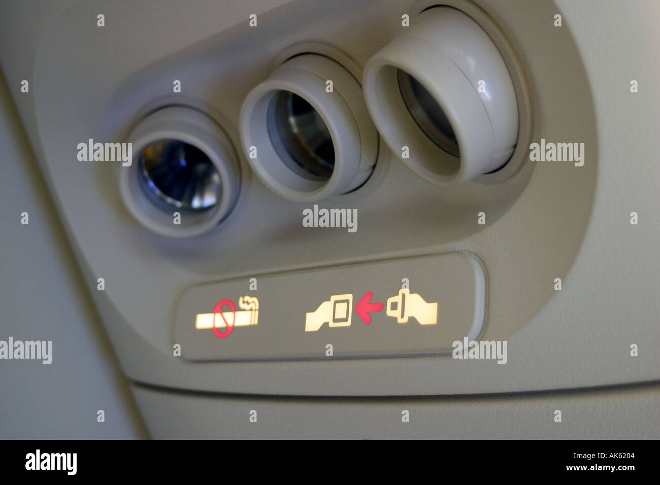 Aircraft warning lights hi-res stock photography and images - Alamy