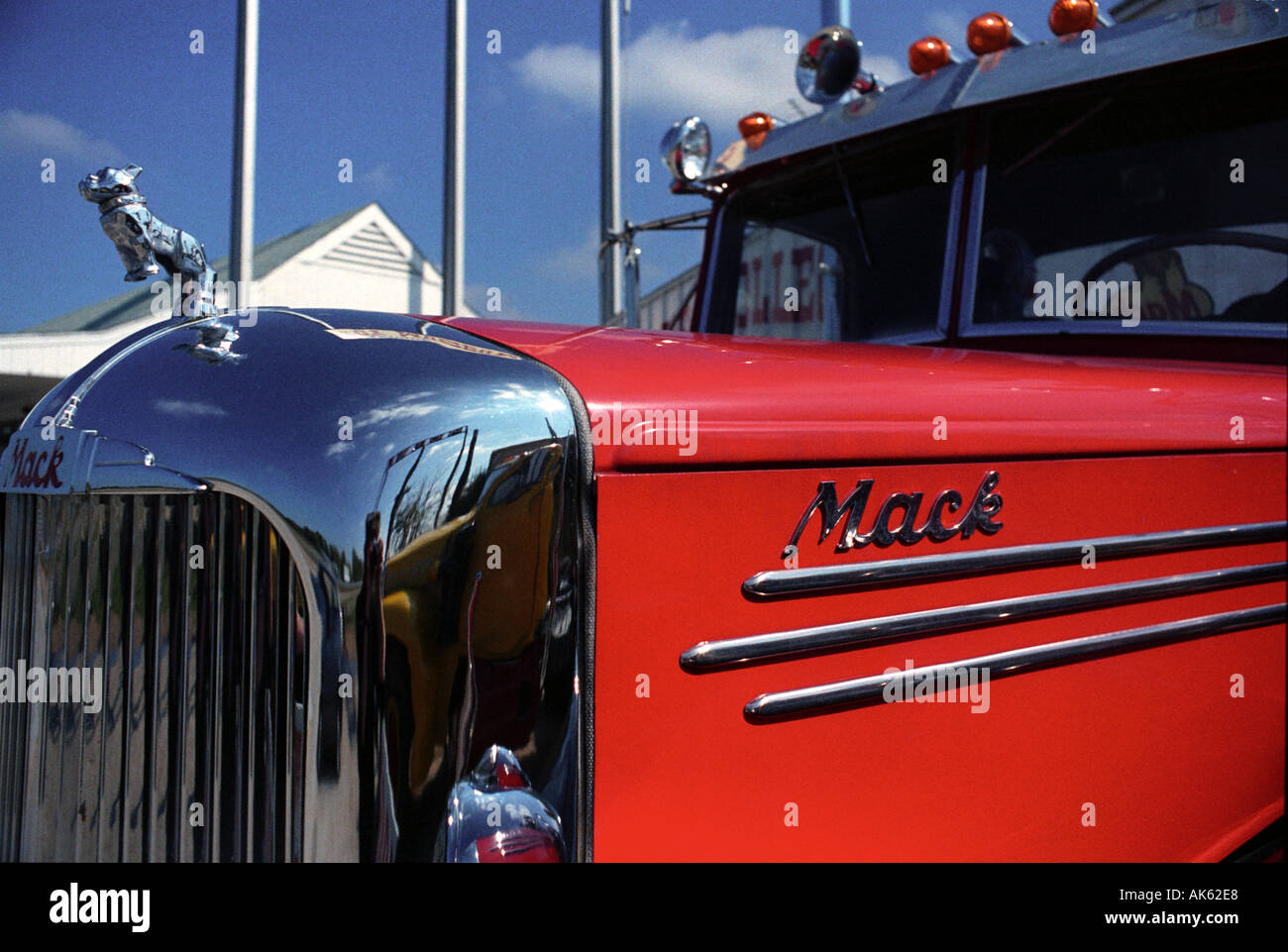 Mack truck hi-res stock photography and images - Alamy