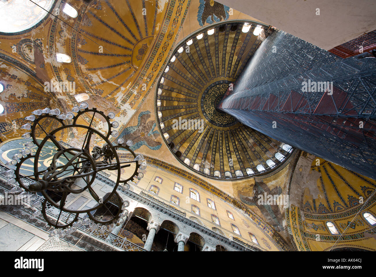 Continuous arch hi-res stock photography and images - Alamy