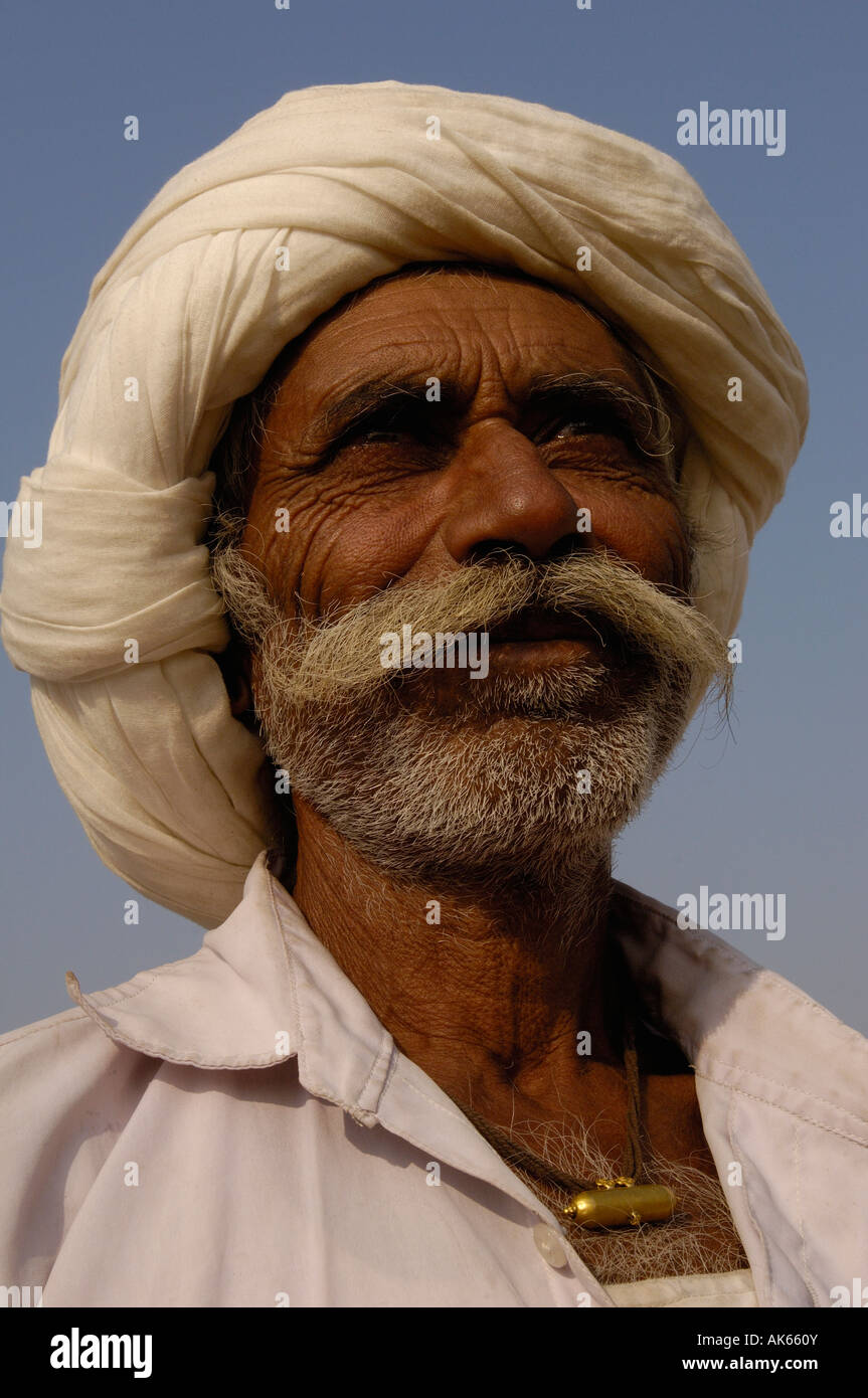 Indian man with turban statue hi-res stock photography and images - Alamy