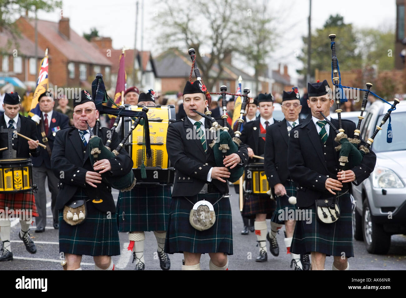Bagpipes remembrance day poppy hi-res stock photography and images - Alamy