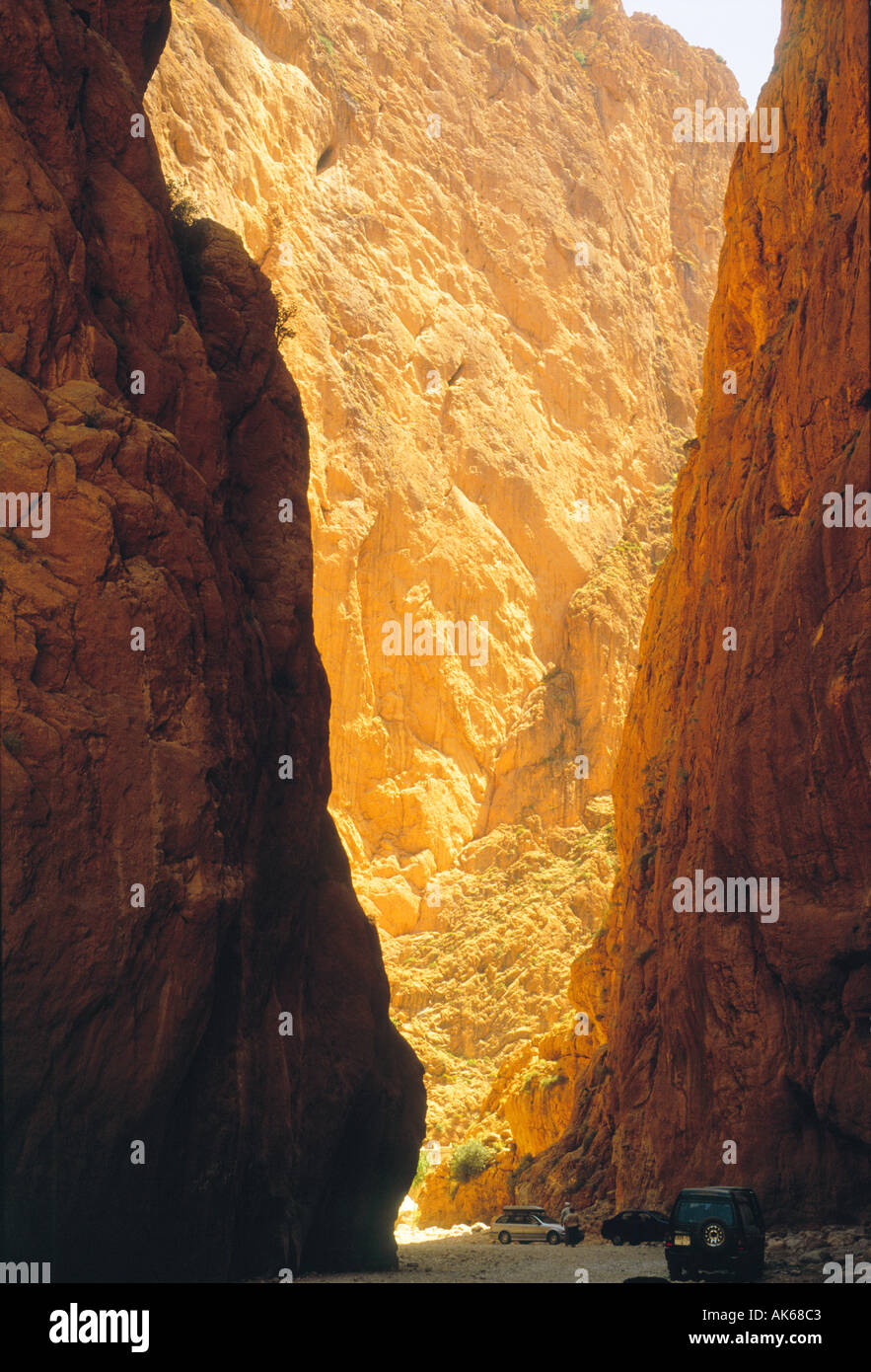 Rock climbing todra gorge morocco hi-res stock photography and images ...