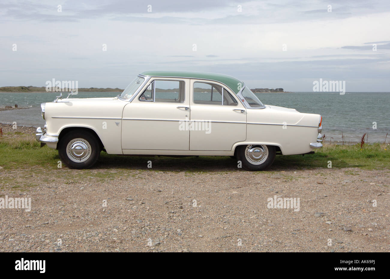 1950s ford consul classic car hi-res stock photography and images - Alamy
