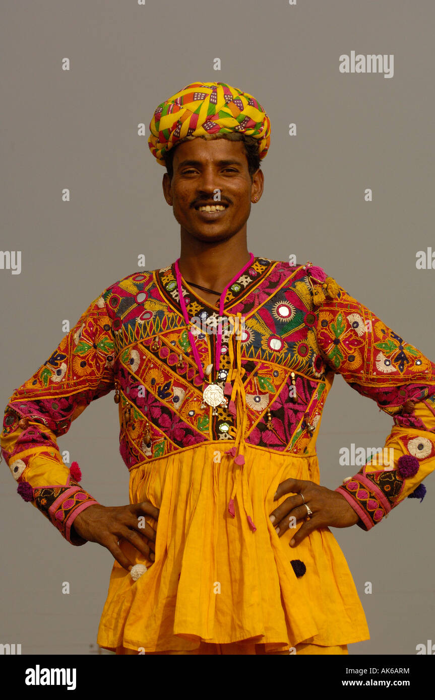 A pilgrim who has come to Pushkar to bath in the sacred lake after the ...