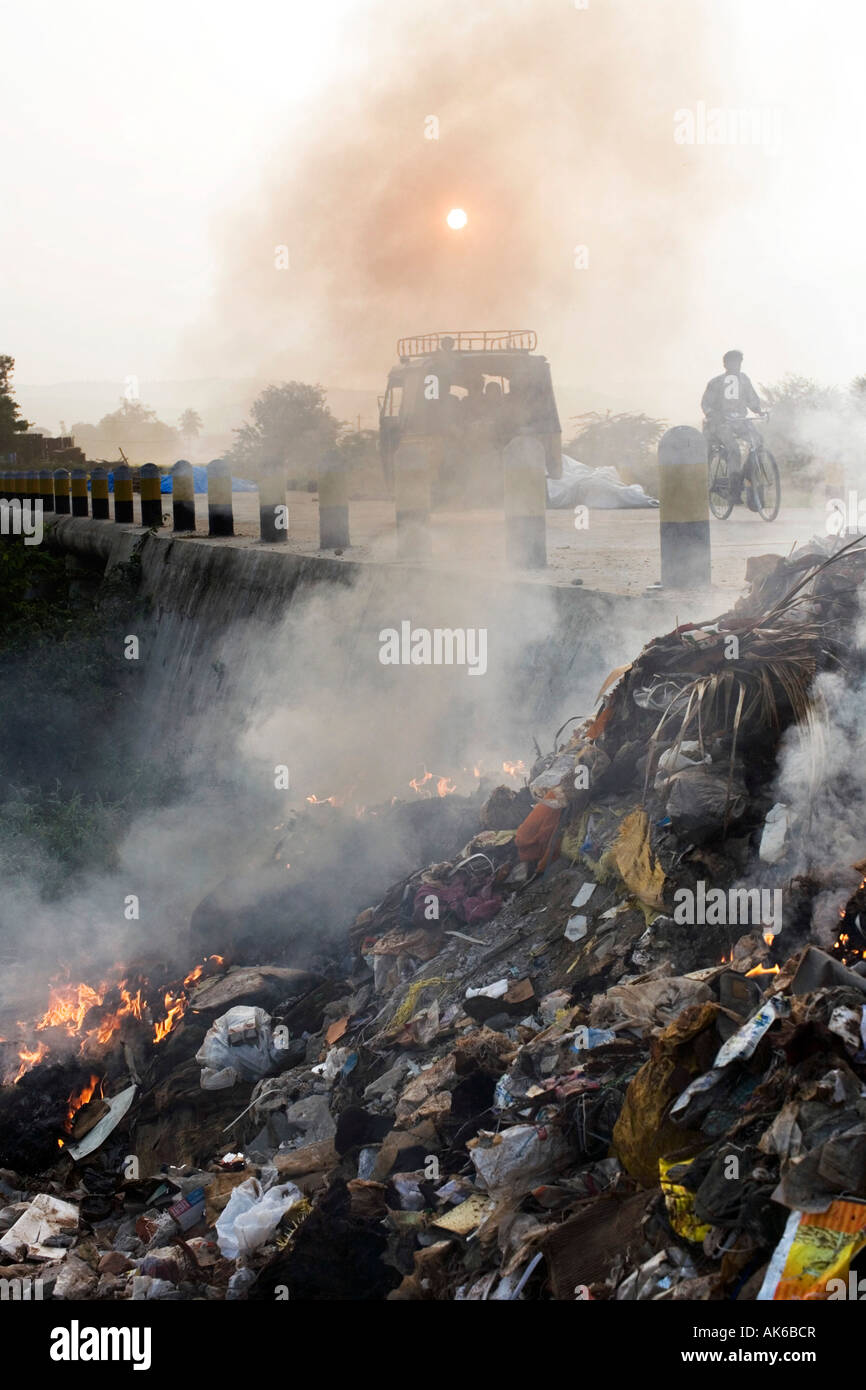 Burning plastic waste in indian hi-res stock photography and images - Alamy