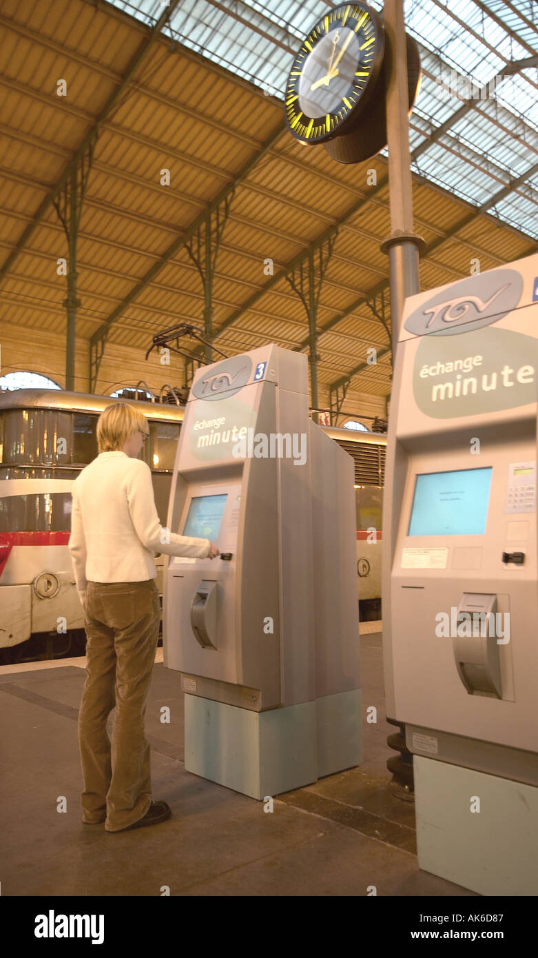 Buying train ticket france hi-res stock photography and images - Alamy