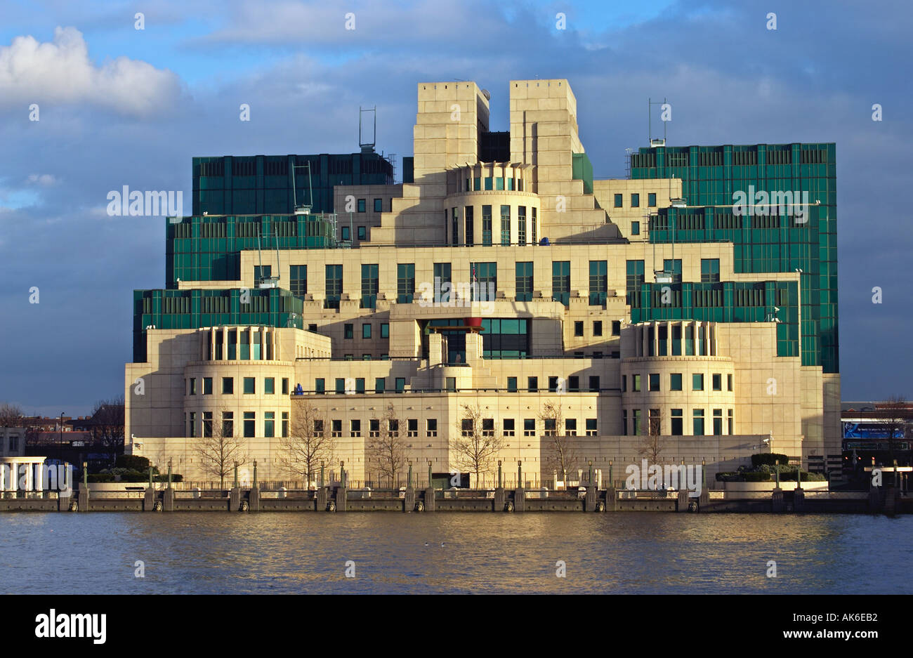 Mi5 headquarters hi-res stock photography and images - Alamy