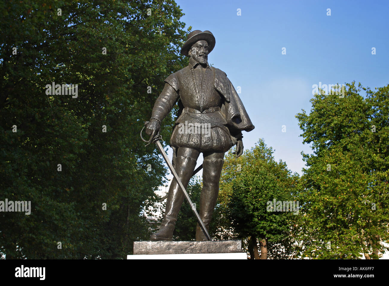 Sir Walter Raleigh Statue Greenwich London UK Stock Photo - Alamy