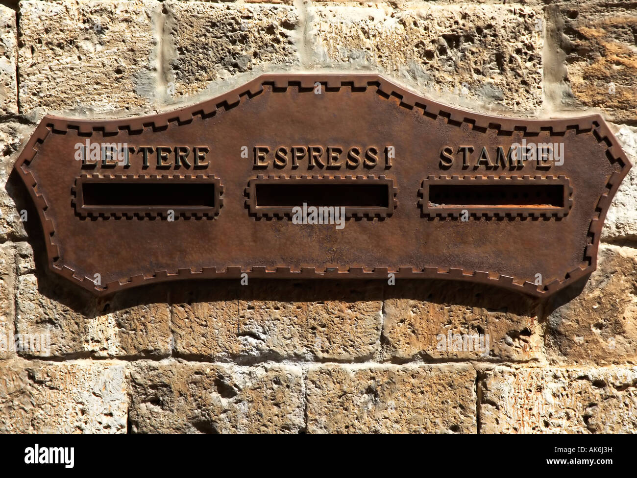 Hole letterbox hi-res stock photography and images - Alamy