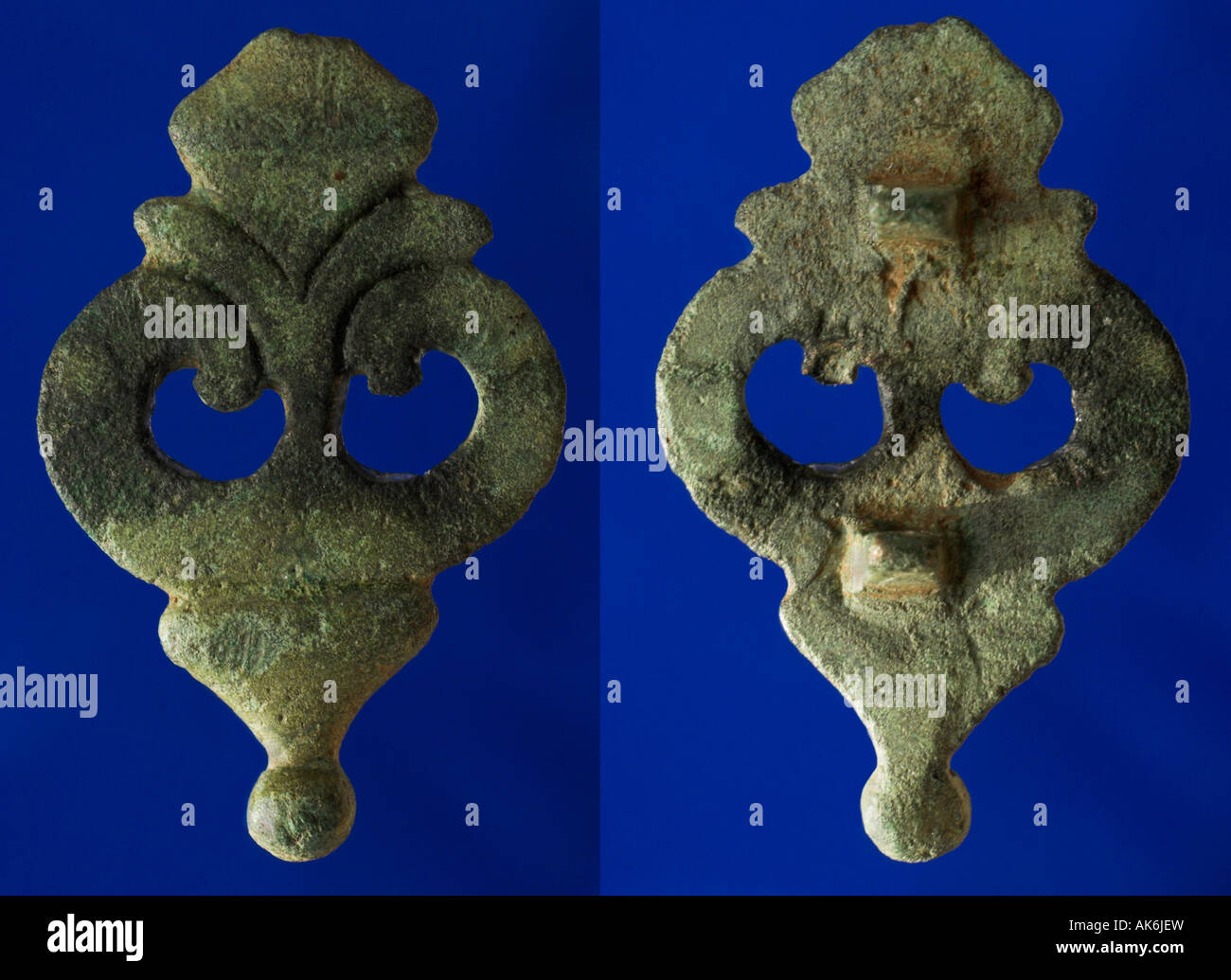 Roman brooch hi-res stock photography and images - Alamy