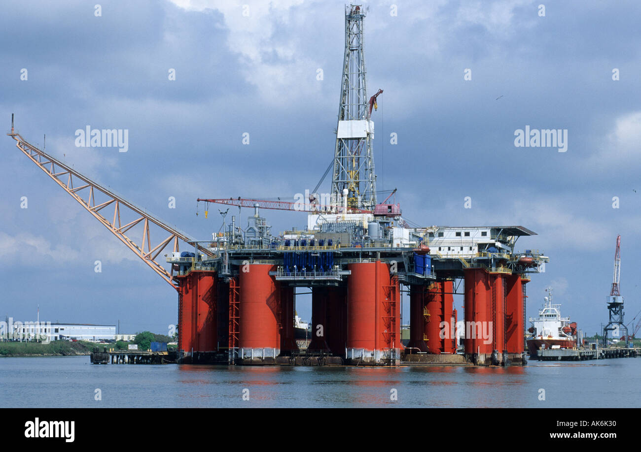 Texas gulf coast and oil rig hi-res stock photography and images - Alamy