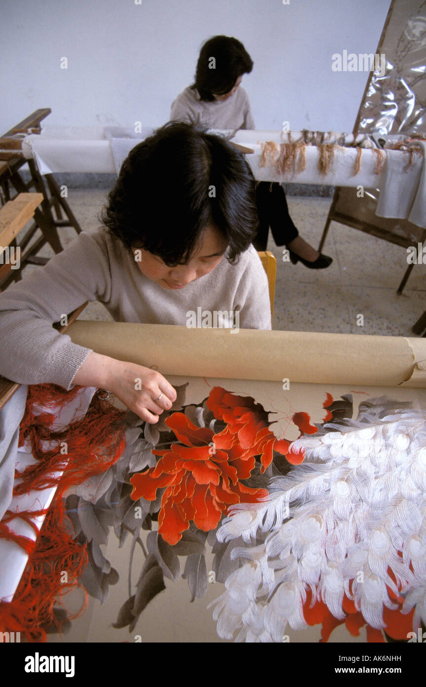 Asia, China, Suzhou Province. Silk embroidery Stock Photo - Alamy