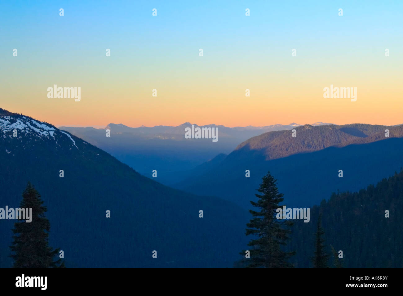 Sunrise on Cascade Range Stock Photo - Alamy
