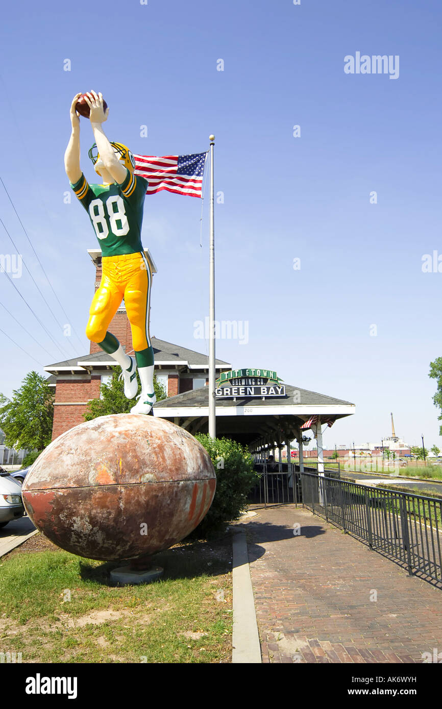 Statue of a Green Bay Packers football player Wisconsin WI Stock Photo ...
