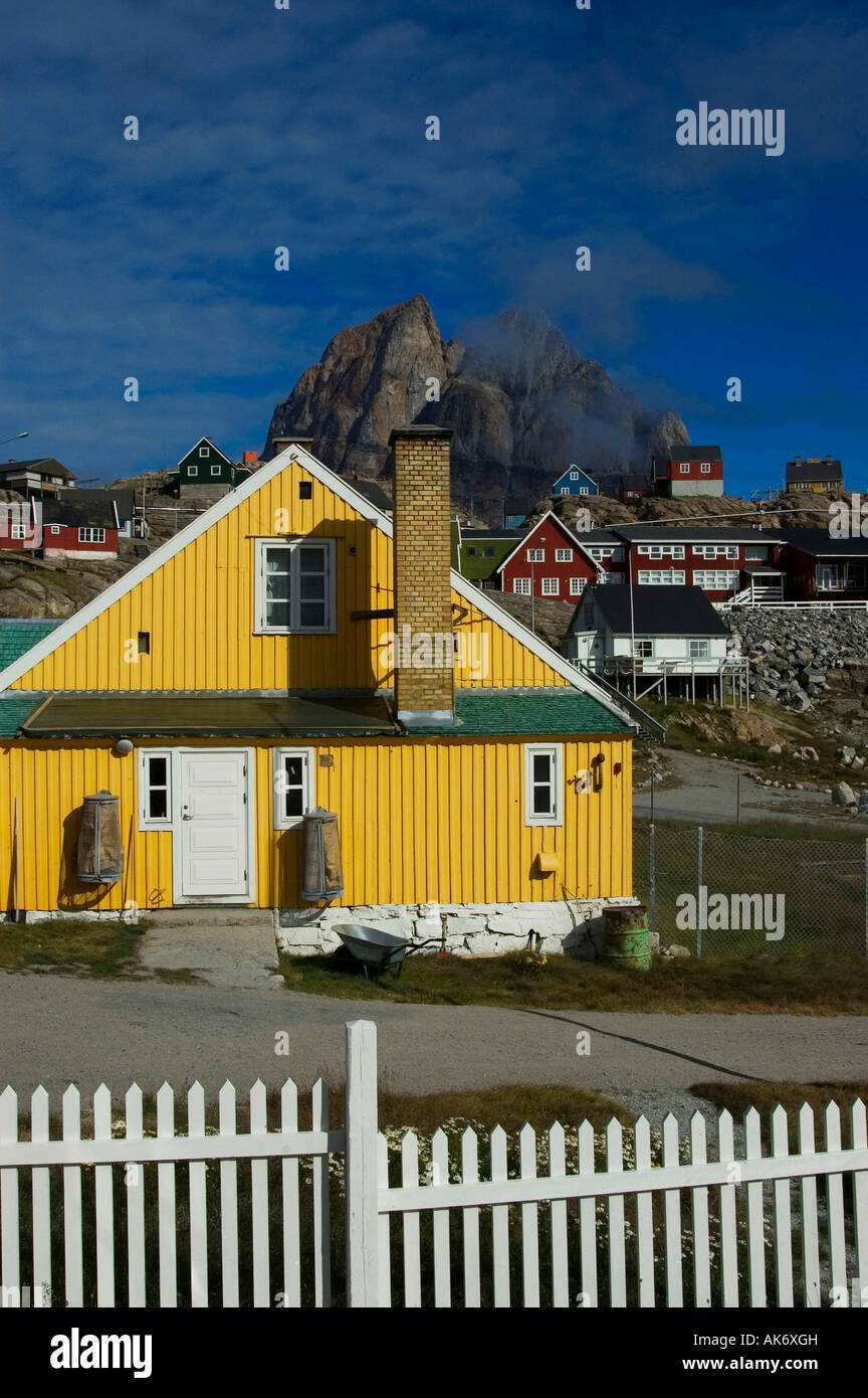 Uummannaq houses hi-res stock photography and images - Alamy