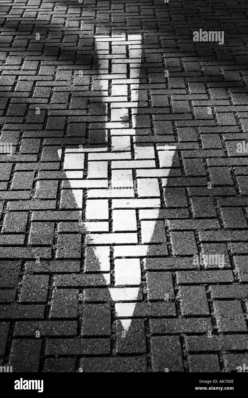 Vertical arrow Black and White Stock Photos & Images - Alamy