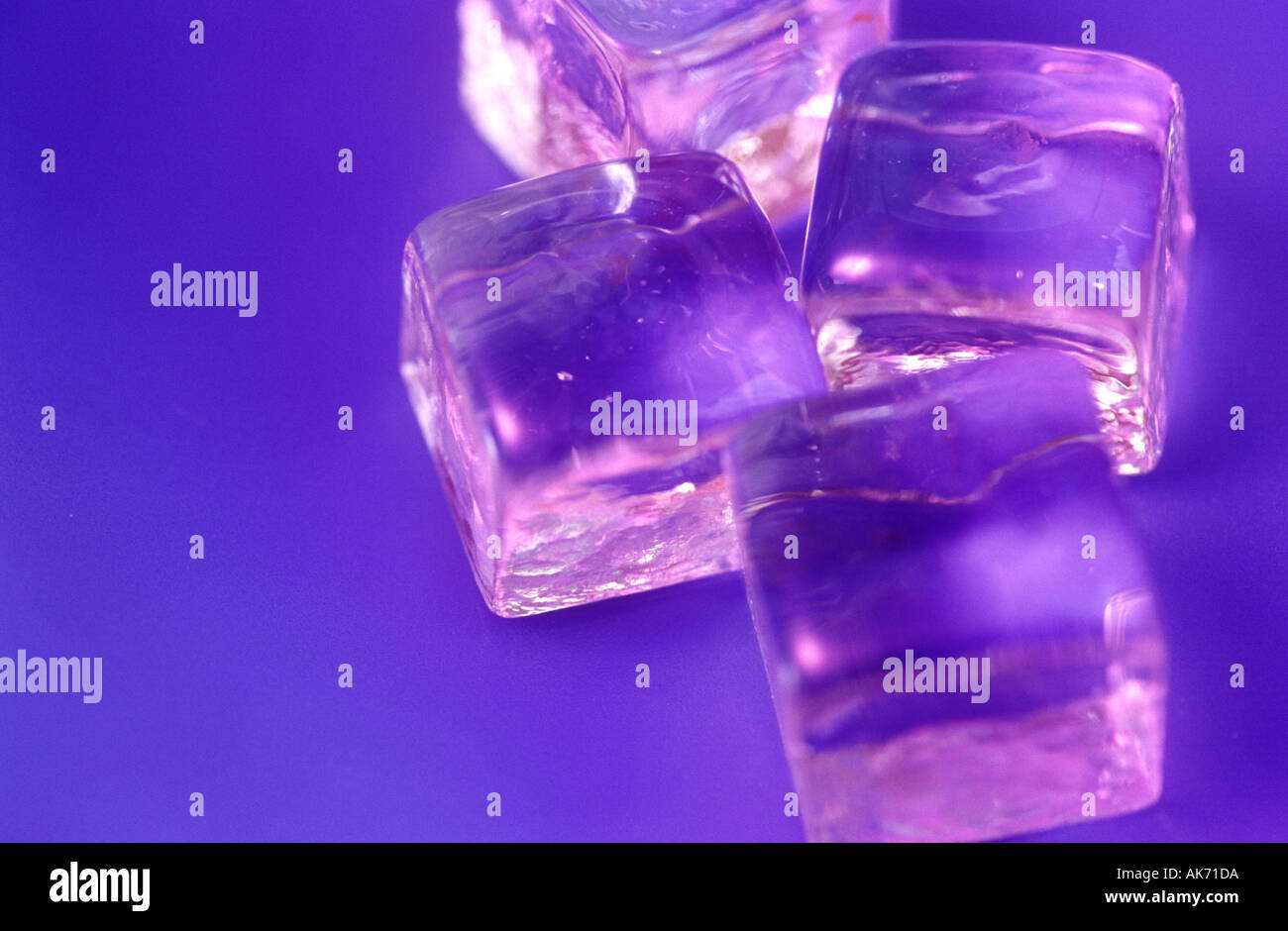 Purple ice cubes hi-res stock photography and images - Alamy