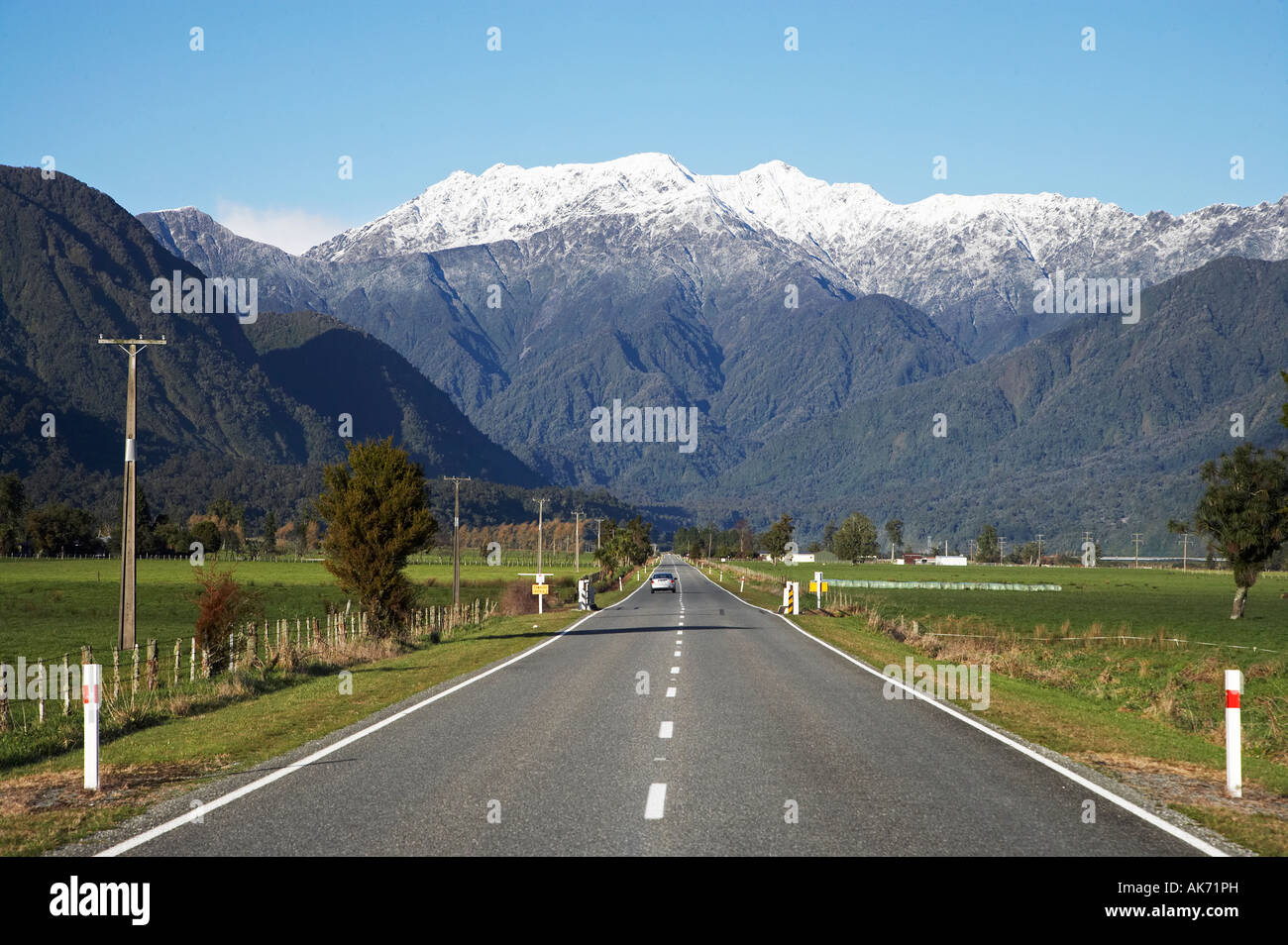 Road near Harihari and Wilberg Range West Coast South Island New ...