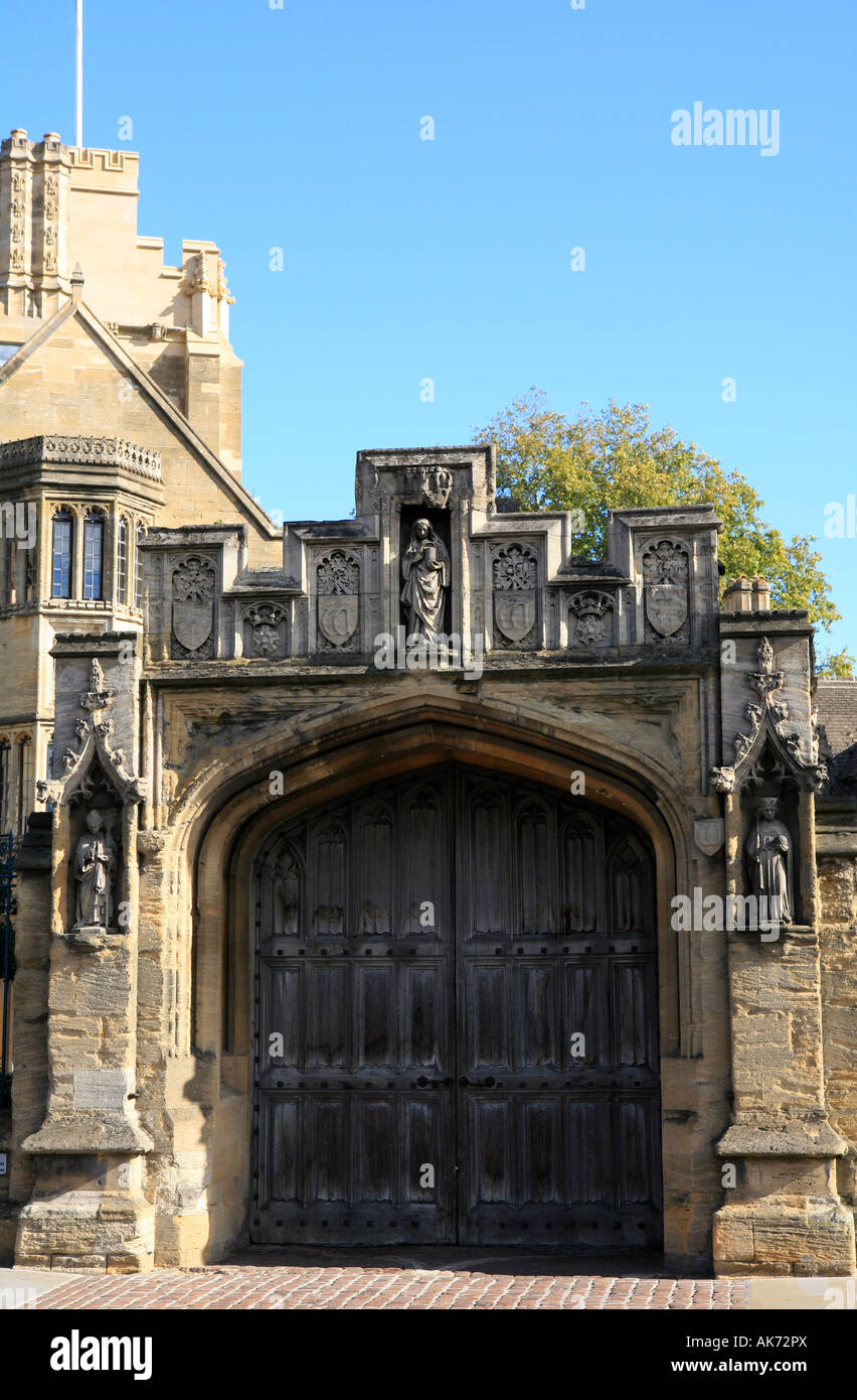 The main gate at Magdalen College Oxford one of Oxford University s ...