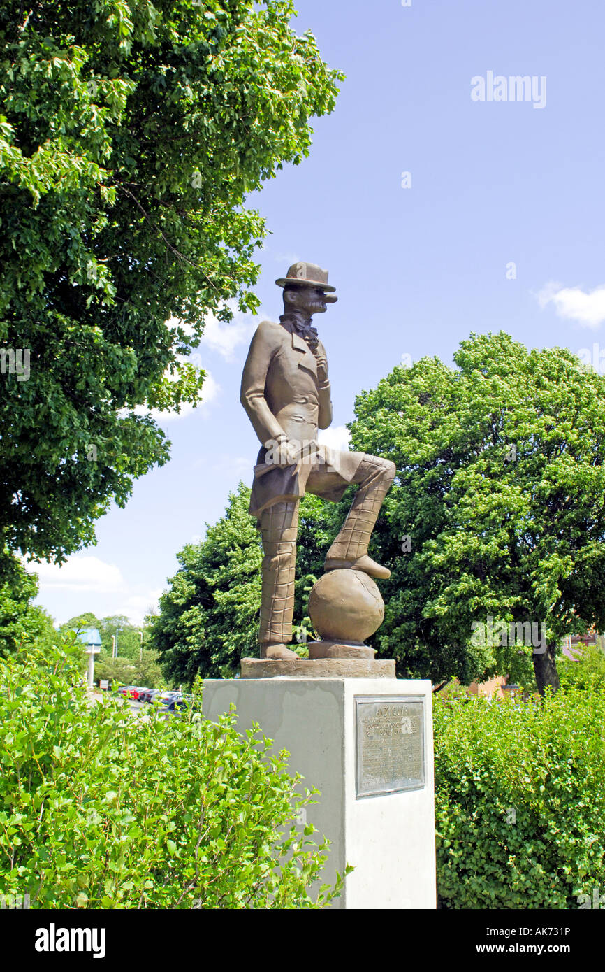 Commemorative statue to Sydney Smith creator of Andy Gump in Lake ...