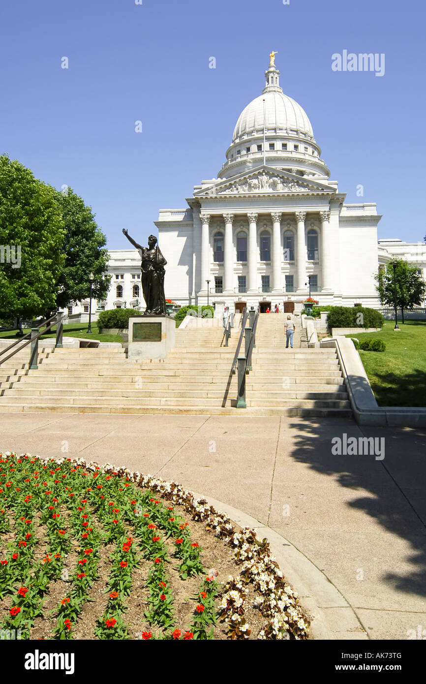 Statehouse complex dome city landmark city hall downtown urban view hi ...