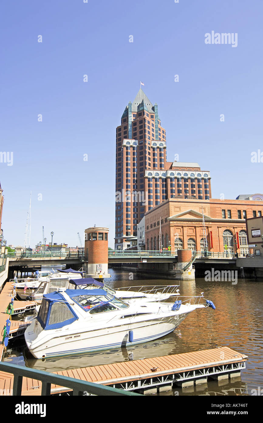 Milwaukee riverwalk district hi-res stock photography and images - Alamy