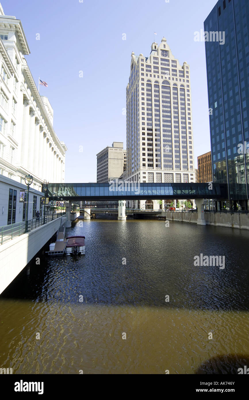 Milwaukee riverwalk district hi-res stock photography and images - Alamy