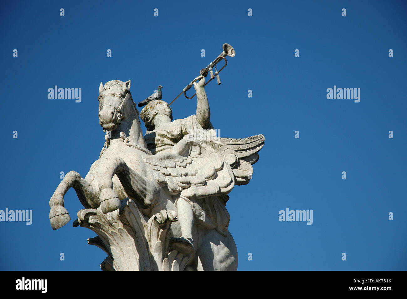 palace Palast Palacio de Queluz sculpture Skulptur benchmark monument ...