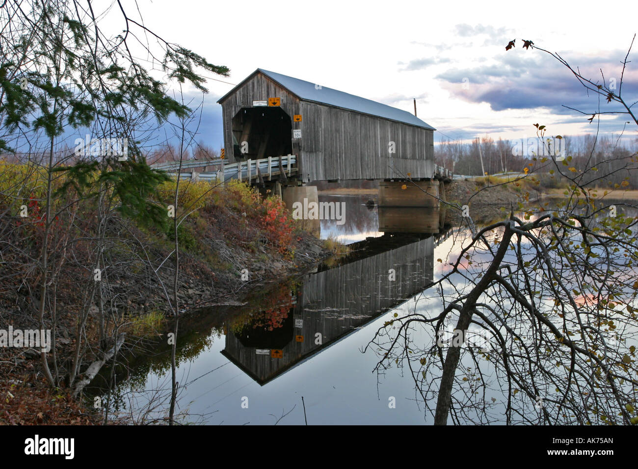 Rustic bridge scene hi-res stock photography and images - Alamy
